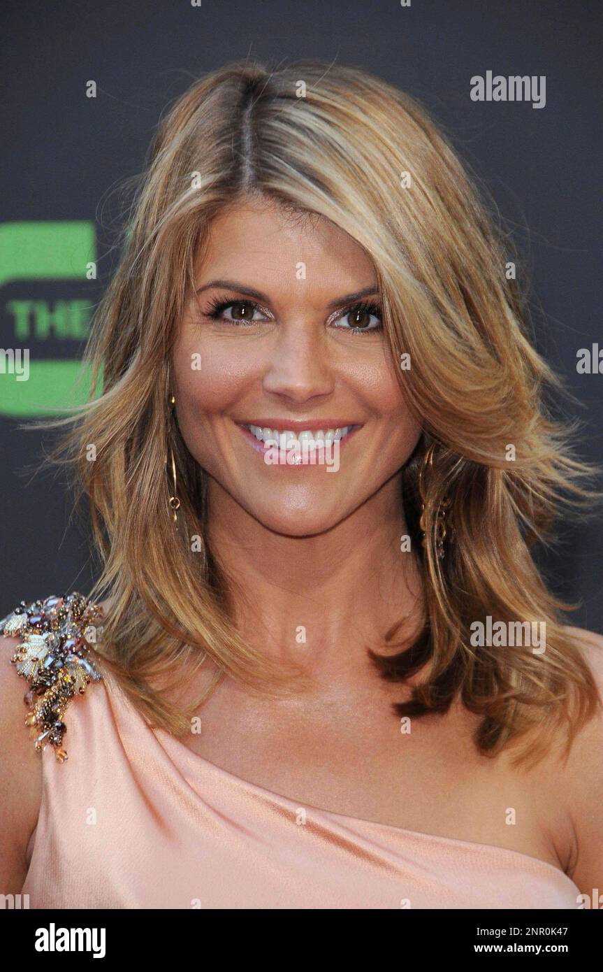 May 21 2020 Lori Loughlin And Her Husband Mossimo Giannulli Agree To