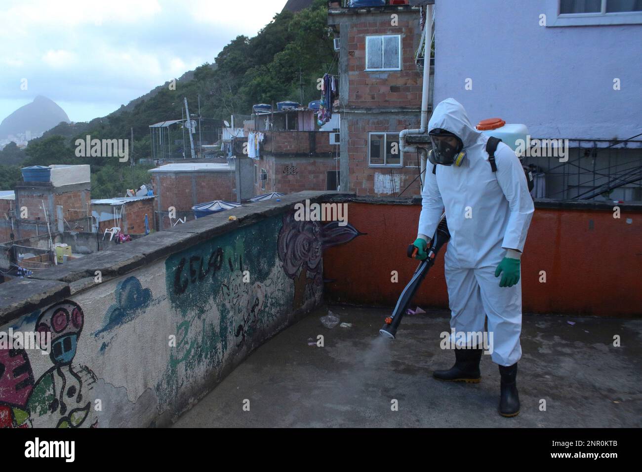RJ - Rio de Janeiro - 20/05/2020 - COVID-19 RIO, SANITIZATION IN THE ...