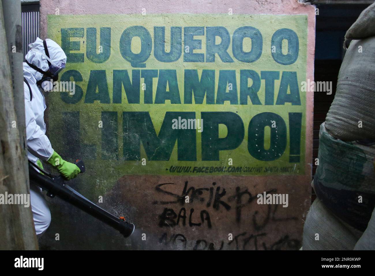 RJ - Rio de Janeiro - 20/05/2020 - COVID-19 RIO, SANITIZATION IN THE ...