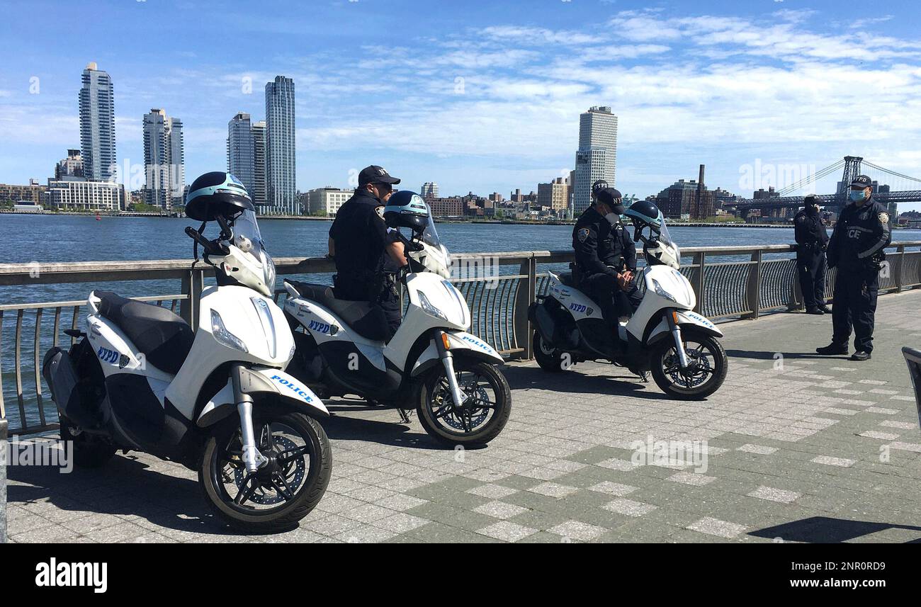 Photo by: STRF/STAR MAX/IPx 2020 5/17/20 NYPD Officers patrol the East ...
