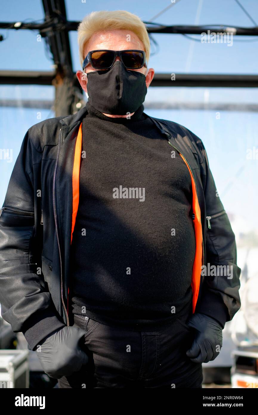 The singer Heino stands in front of a car concert on the concert area ...