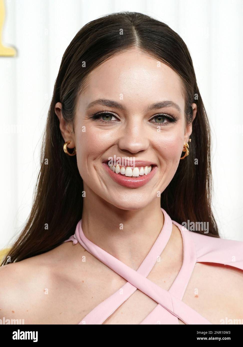 Claudia Sulewski arrives at the 29th annual Screen Actors Guild Awards ...
