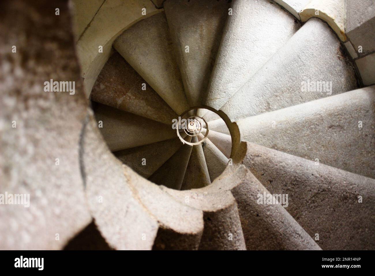 Spiral shape stairway in medieval stone tower hi-res stock photography ...
