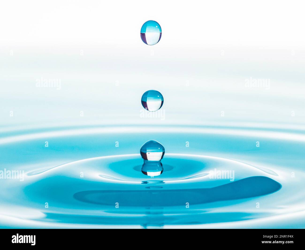 Upright drop hi-res stock photography and images - Alamy