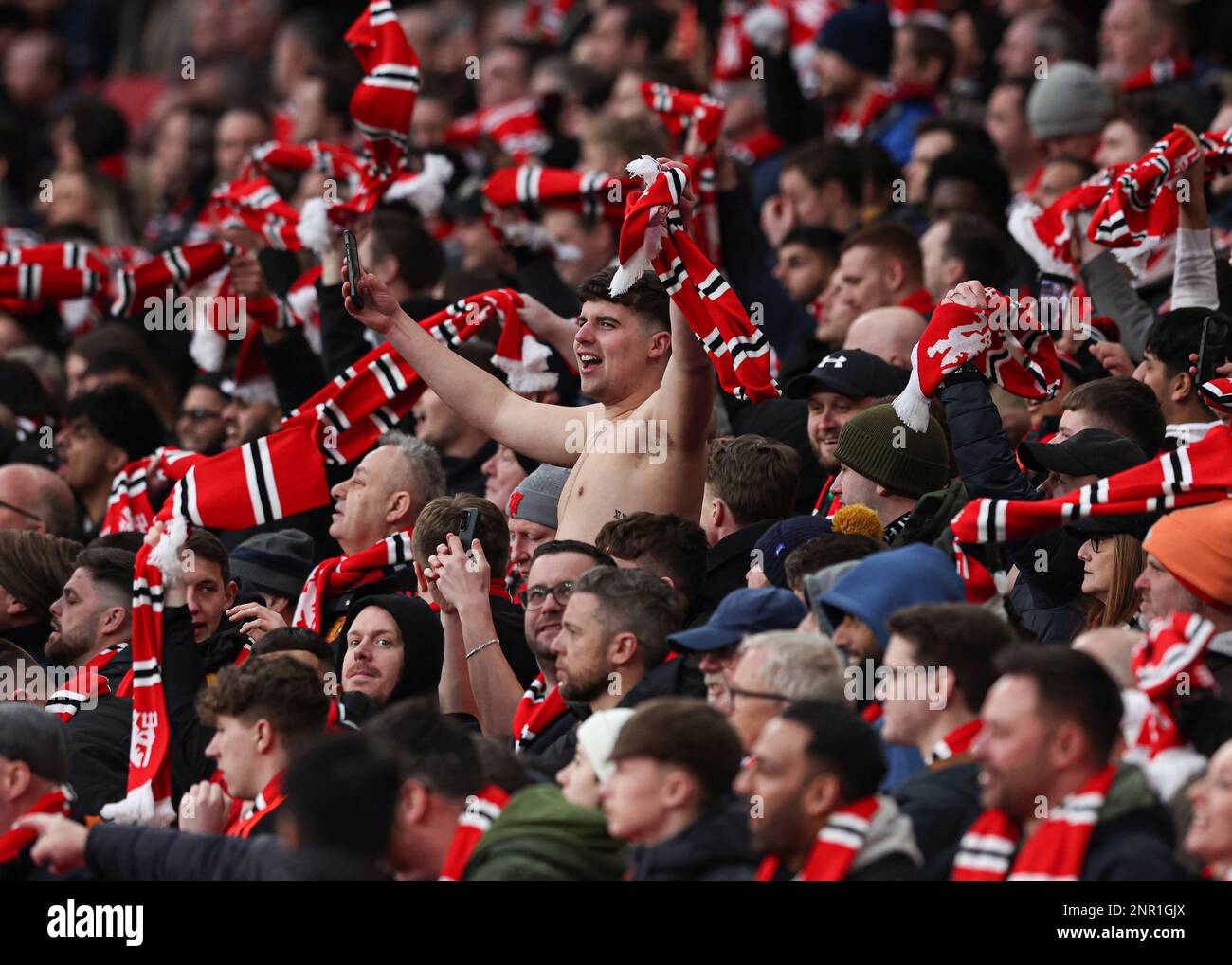 Manchester united football fans celebrating hi-res stock photography ...