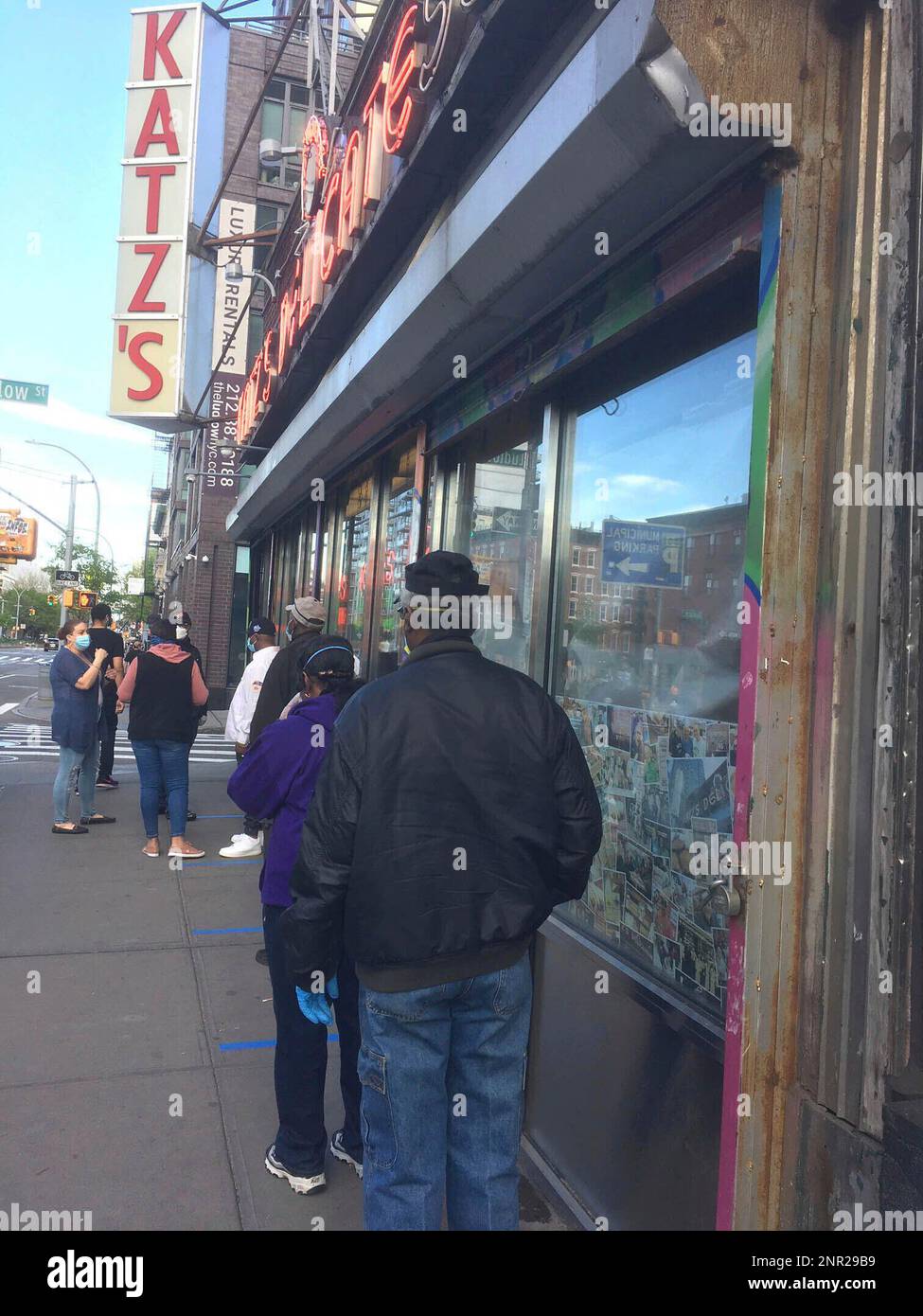 Photo by: STRF/STAR MAX/IPx 2020 5/2/20 New Yorkers queue up outside ...