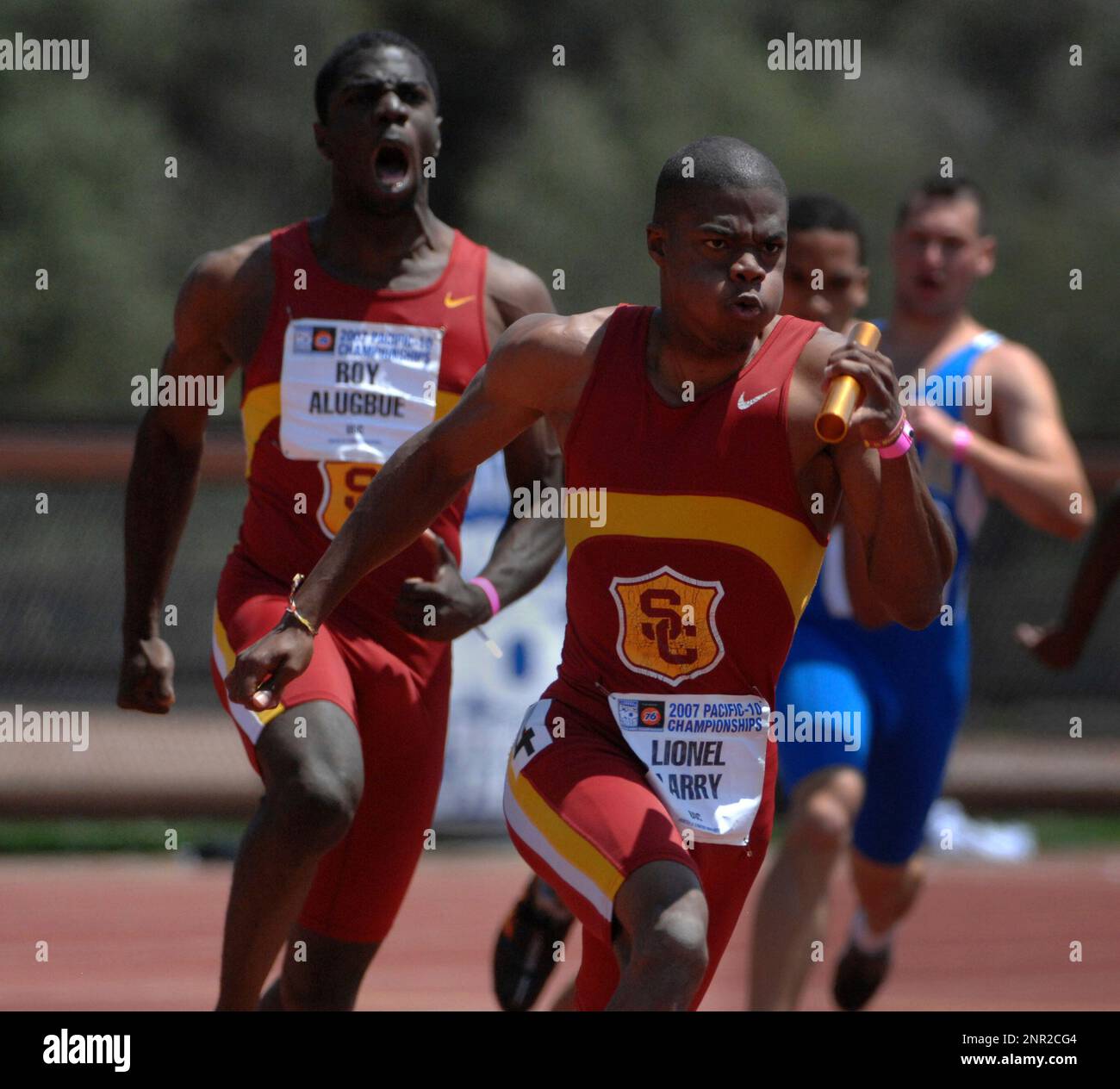 Lionel Larry takes handoff from Roy Alugbue on anchor of victorious USC ...