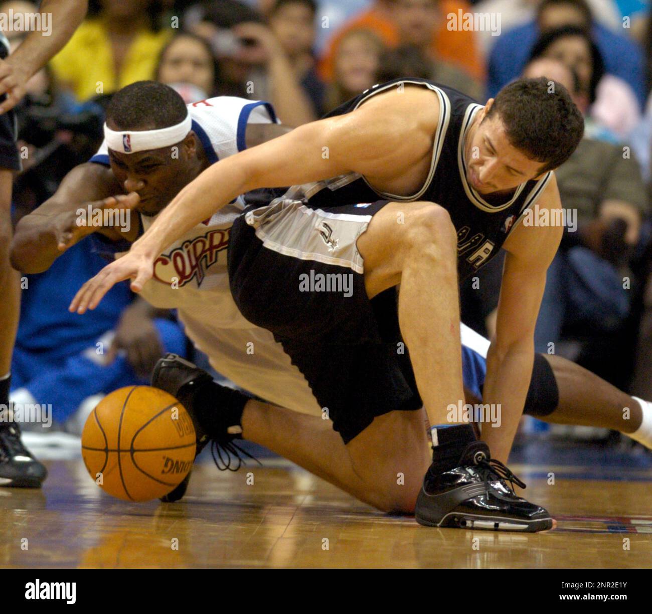 Elton Brand of the Los Angeles Clippers (left) and Hedo Turkoglu of the ...