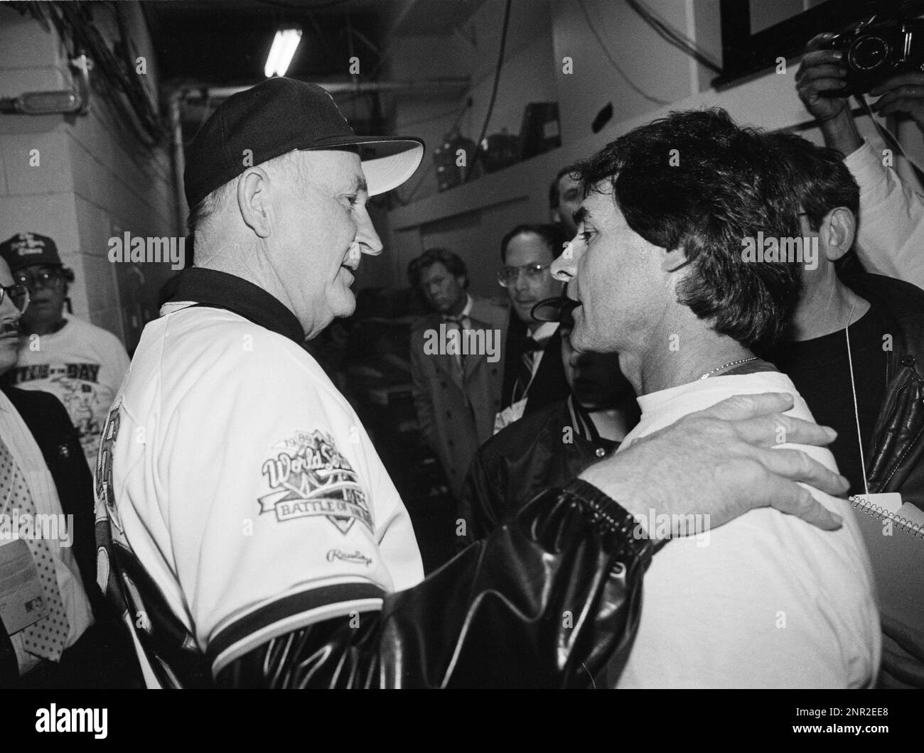 San Francisco Giants manager Roger Craig (L) congratulates Oakland ...