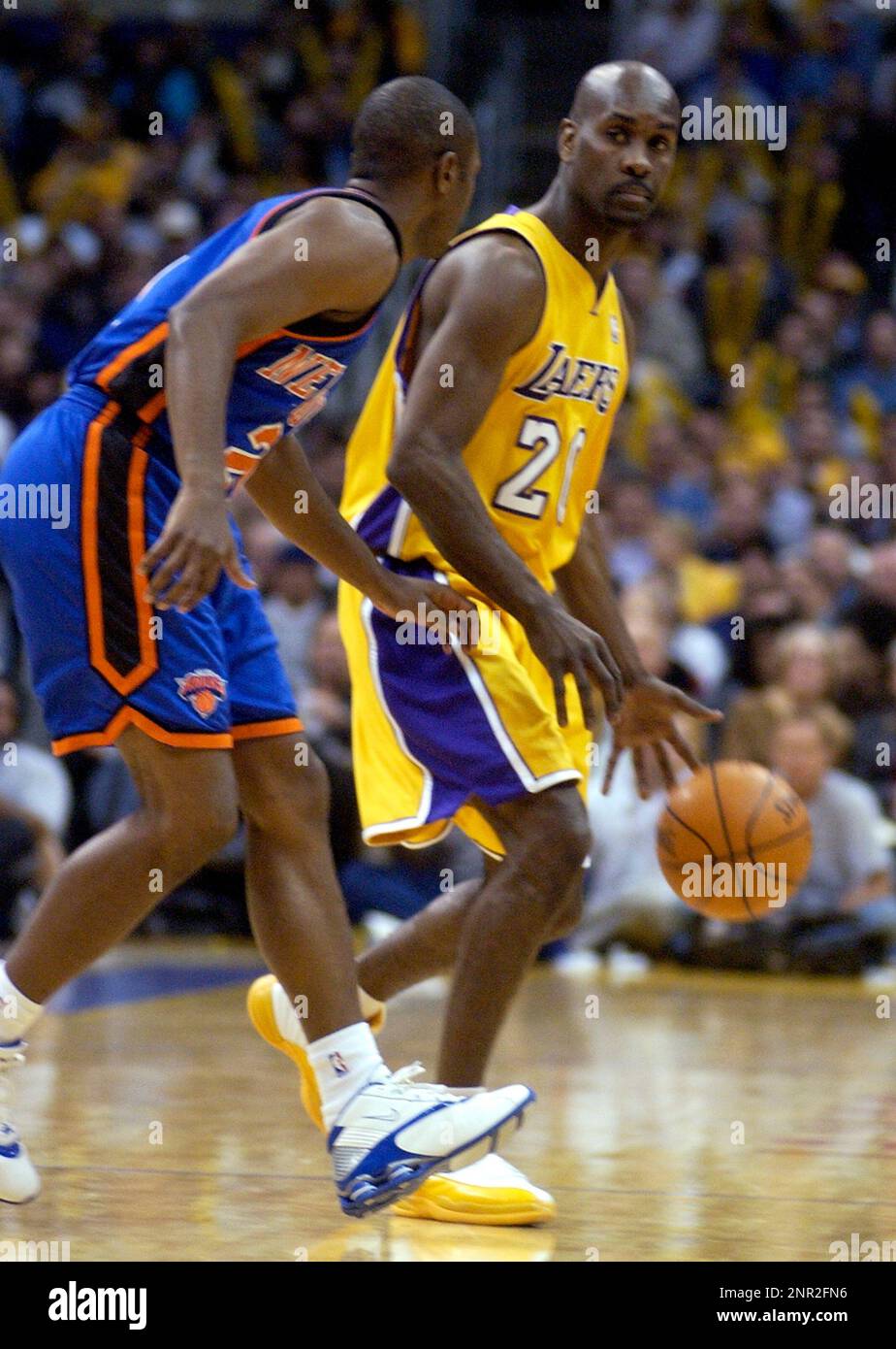 Los Angeles Lakers guard Gary Payton scored 17 points during a 98-90 ...