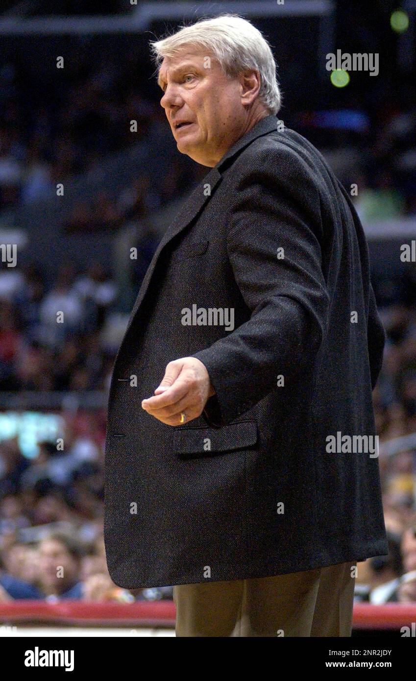 Dallas Mavericks coach Don Nelson aka Donald Nelson watches 100-99 loss ...