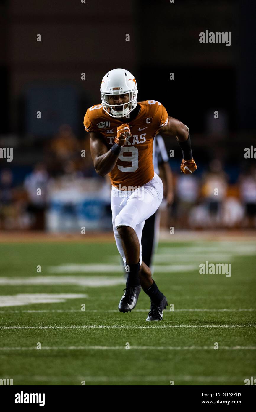Texas Longhorns wide receiver Collin Johnson (9) runs during the NCAA ...