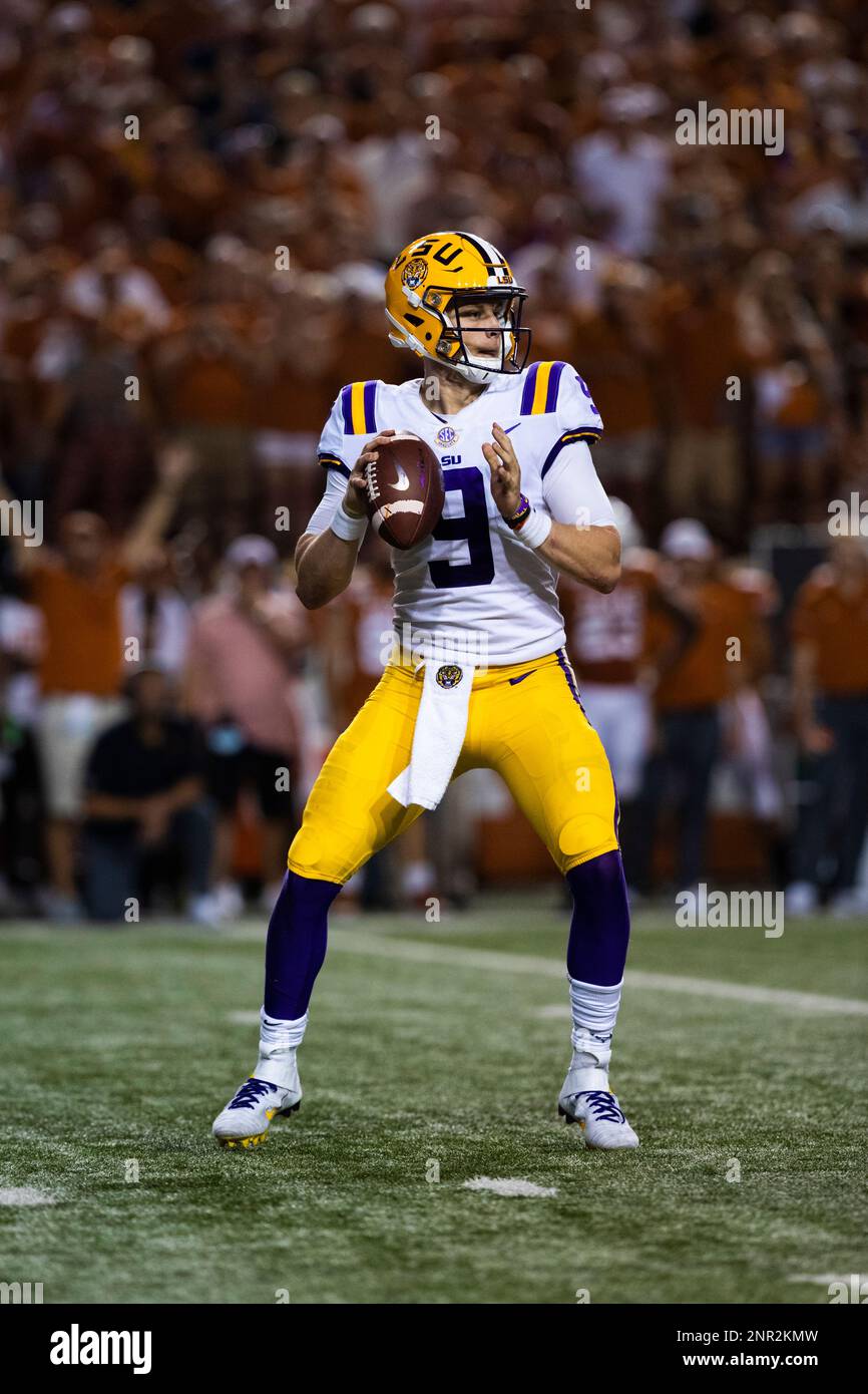 LSU Tigers quarterback Joe Burrow (9) drops back to pass during the ...