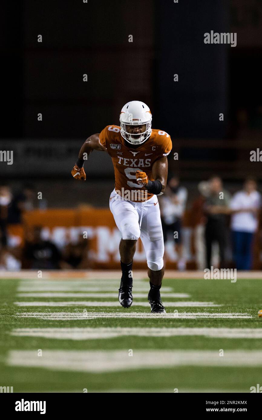 Texas Longhorns wide receiver Collin Johnson (9) runs during the NCAA ...