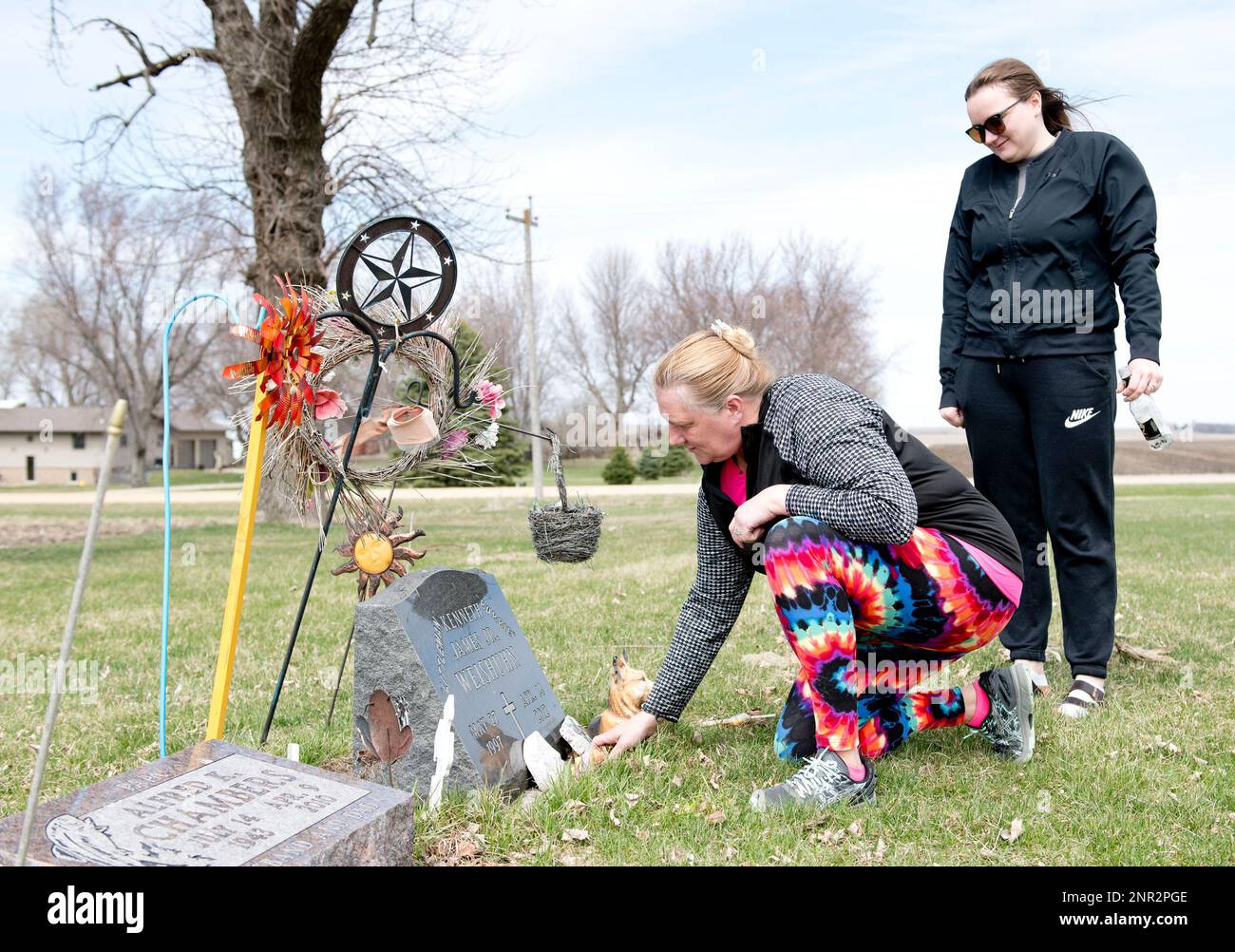In this Friday, April 10, 2020 photo, Jeannie Chambers and her daughter ...