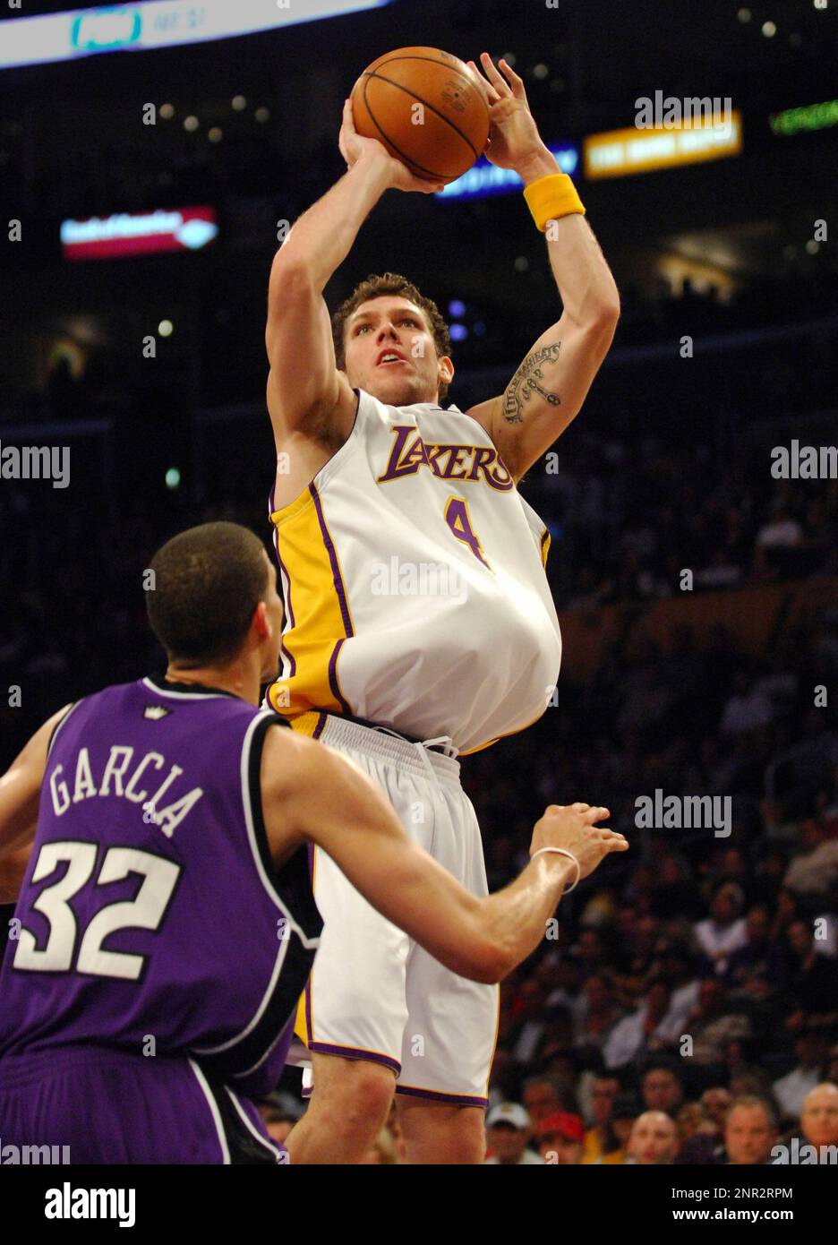 Luke Walton of the Los Angeles Lakers shoots during 126-103 victory ...