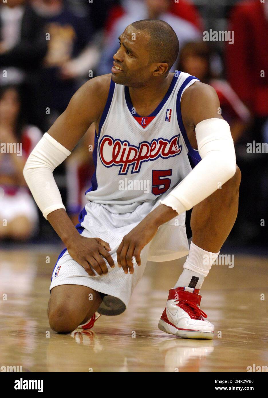 Cuttino Mobley of the Los Angeles Clippers kneels on the court ...