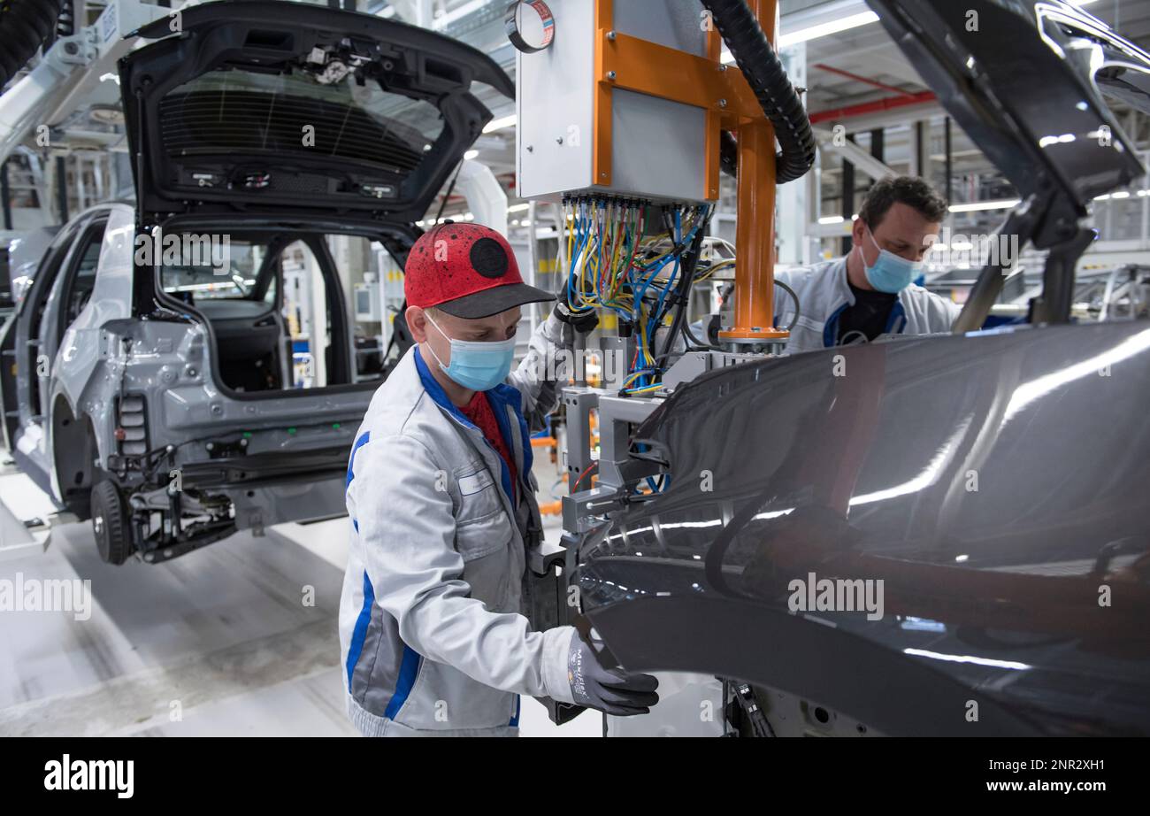 Sebastian Lohse, left, and Heiko Gruner employees of German car ...
