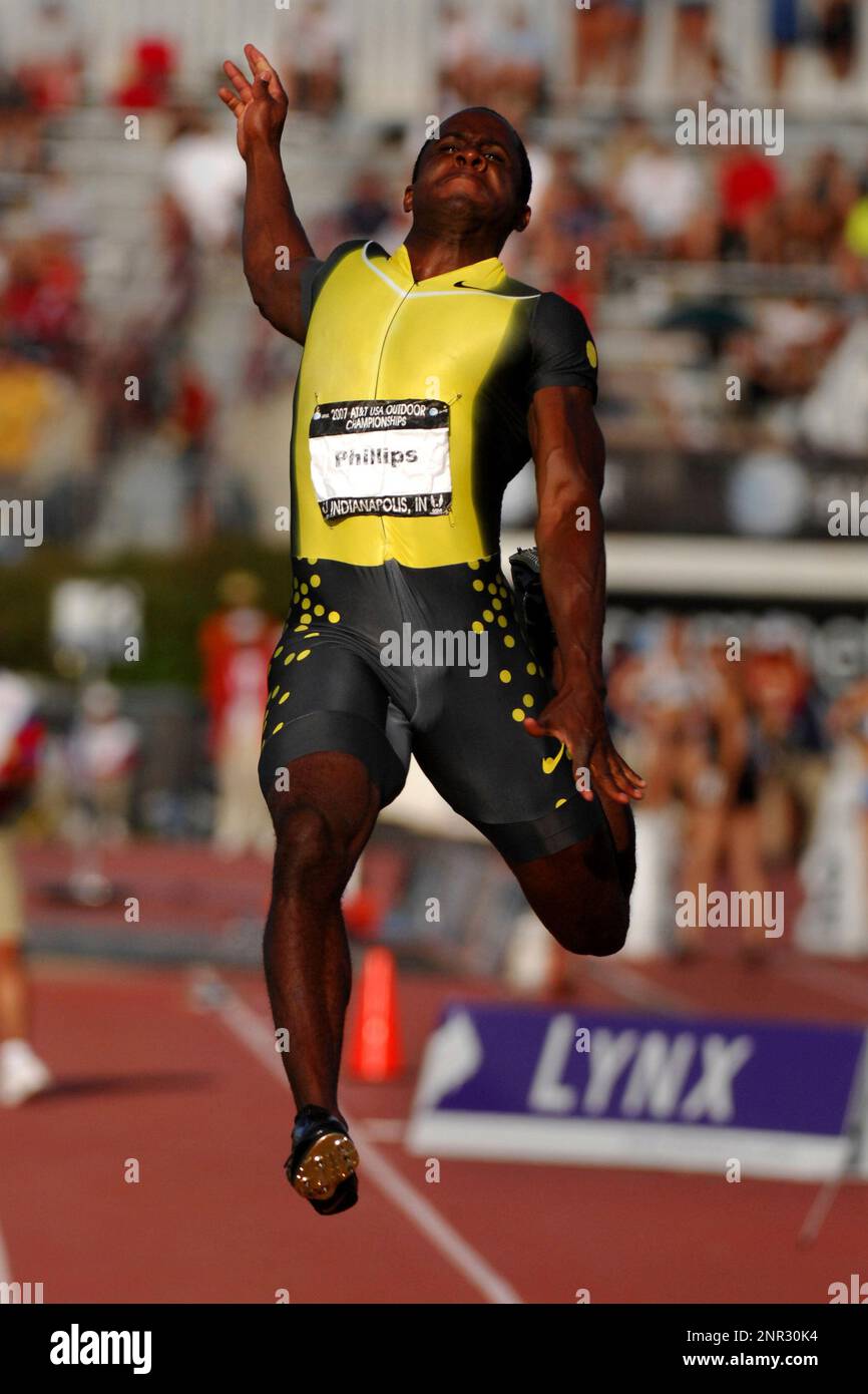 Dwight Phillips wins the long jump in a wind-aided 27-5 1/4 (8.36m) in ...