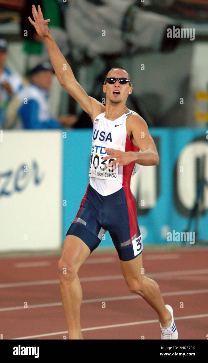 Jeremy Wariner of the United States celebrates after crossing the ...