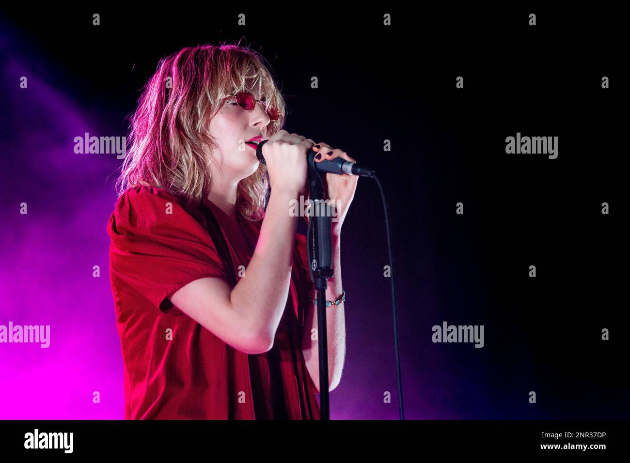 Maya hawke concert hi-res stock photography and images - Alamy