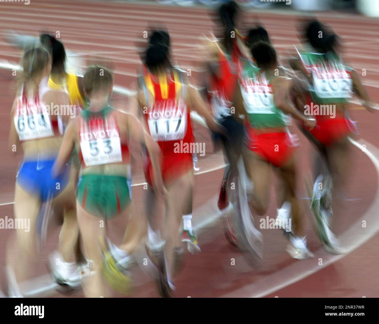 Competitors in the women's 5,000-meter final are a blur in the IAAF ...