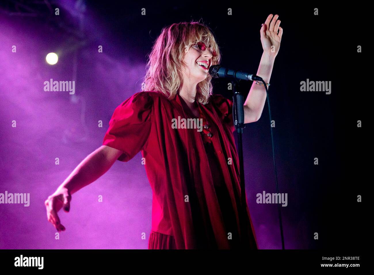 Maya hawke performance hi-res stock photography and images - Alamy