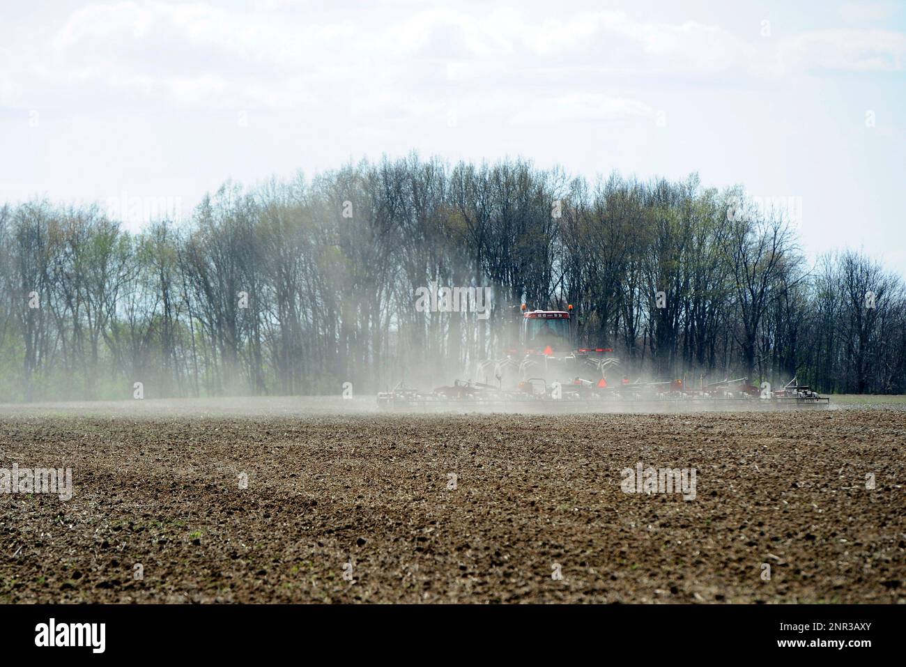 VEEDERSBURG, INDIANA - APRIL 19: Despite dry, dusty fields and the ...