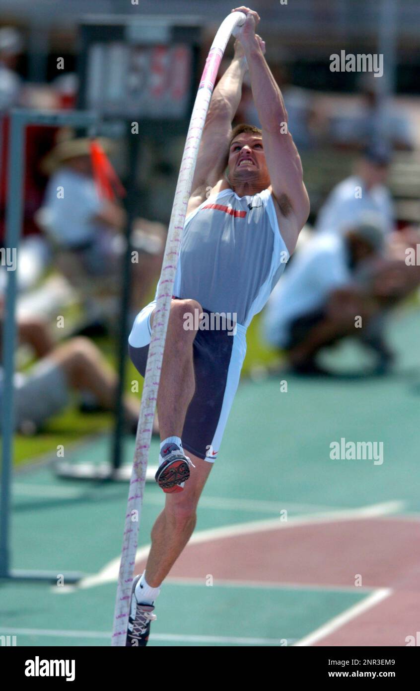 Nick Hysong was among 11 vaulters to clear 18-0 1/2 (5.50m) in the men ...