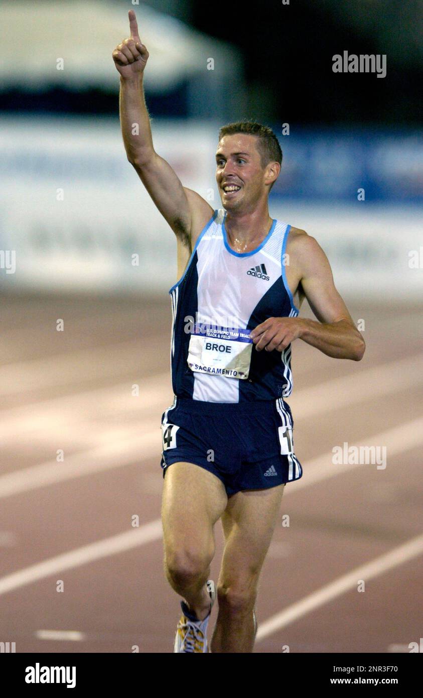 Tim Broe wins the men's 5,000 meters in 13:26.36 in the U.S. Olympic ...
