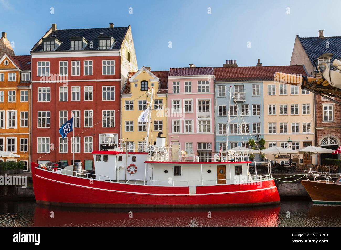 1600s boat hi-res stock photography and images - Alamy
