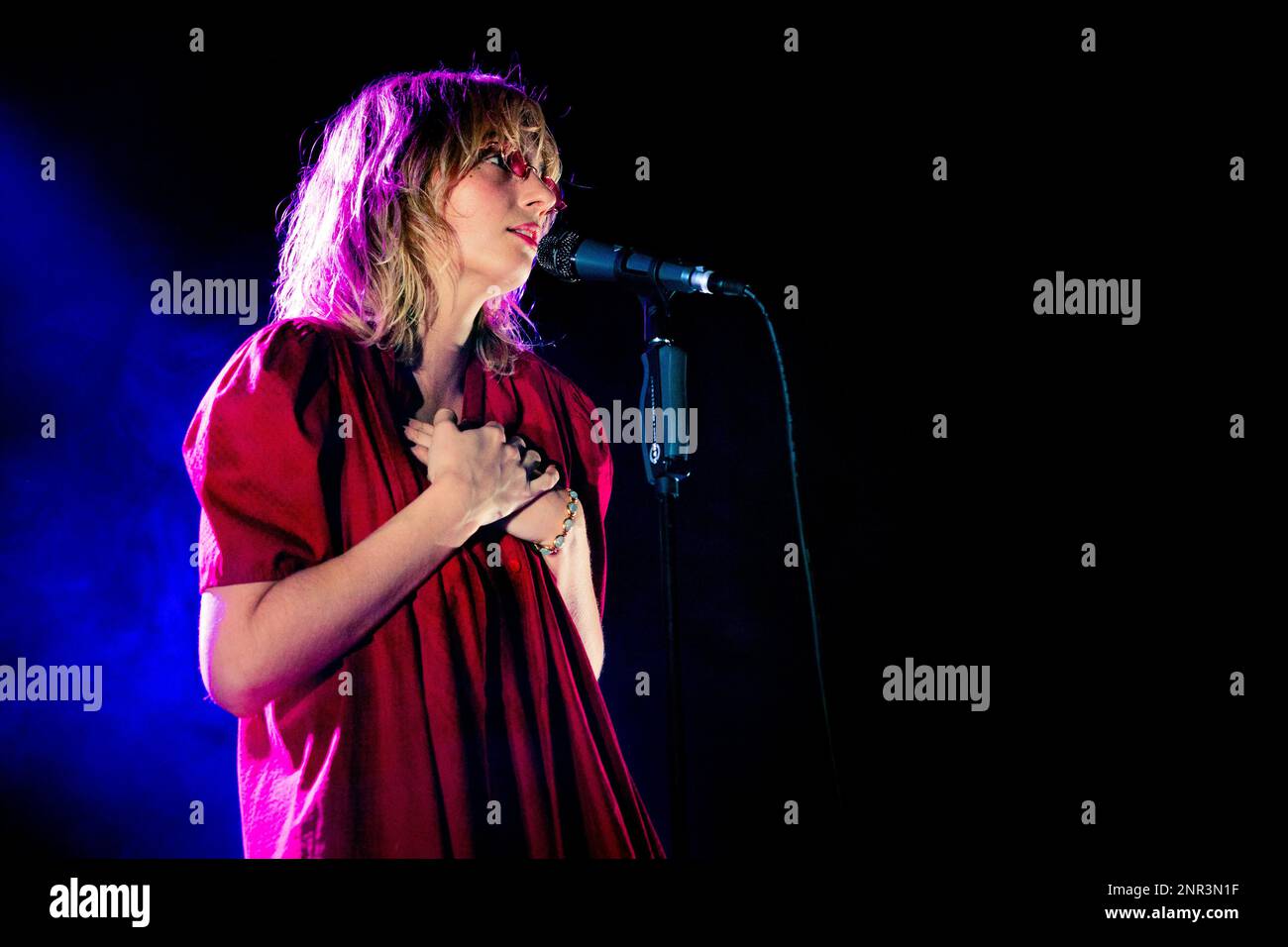 Maya hawke set hi-res stock photography and images - Alamy