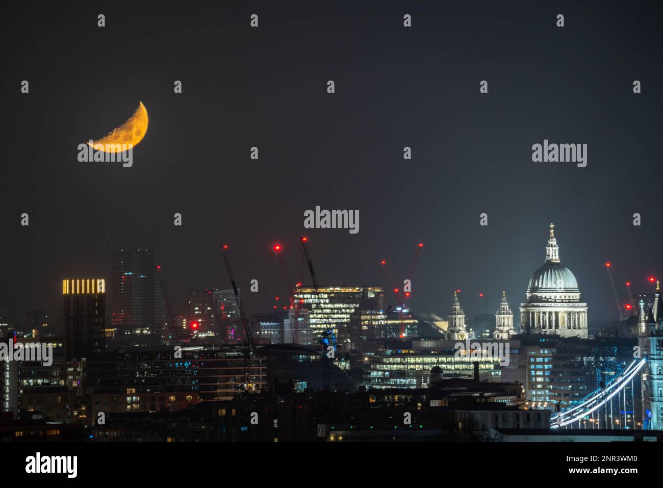 London, UK. 27th February 2023. UK Weather: Moonset near St. Paul's ...