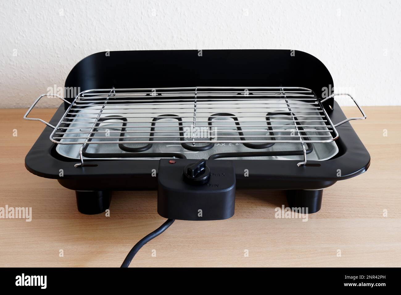 electric grill on kitchen table for indoor barbecue Stock Photo - Alamy