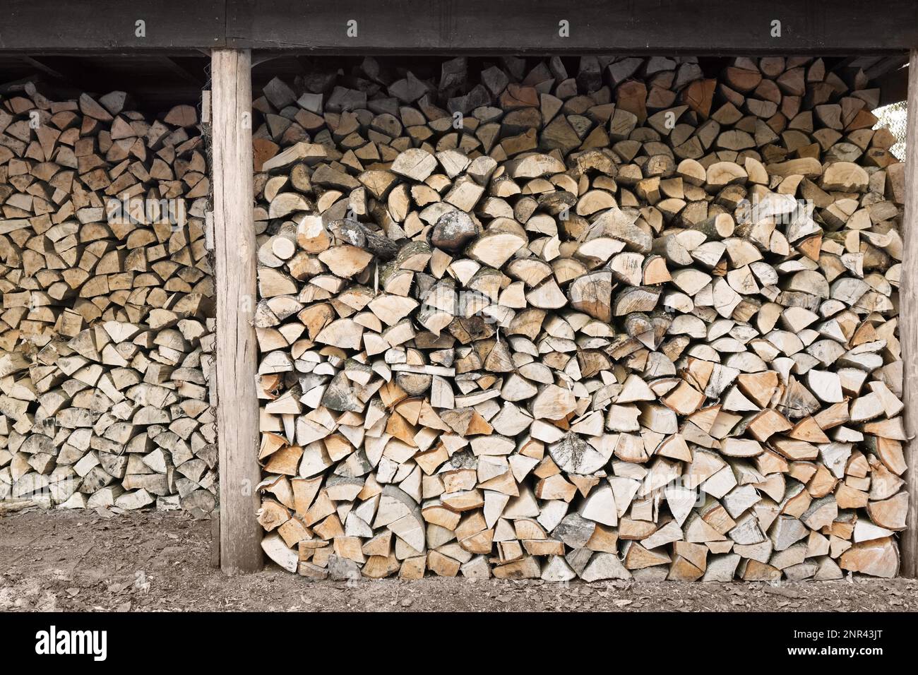 stacked firewood in wood shed woodpile stockpile Stock Photo - Alamy
