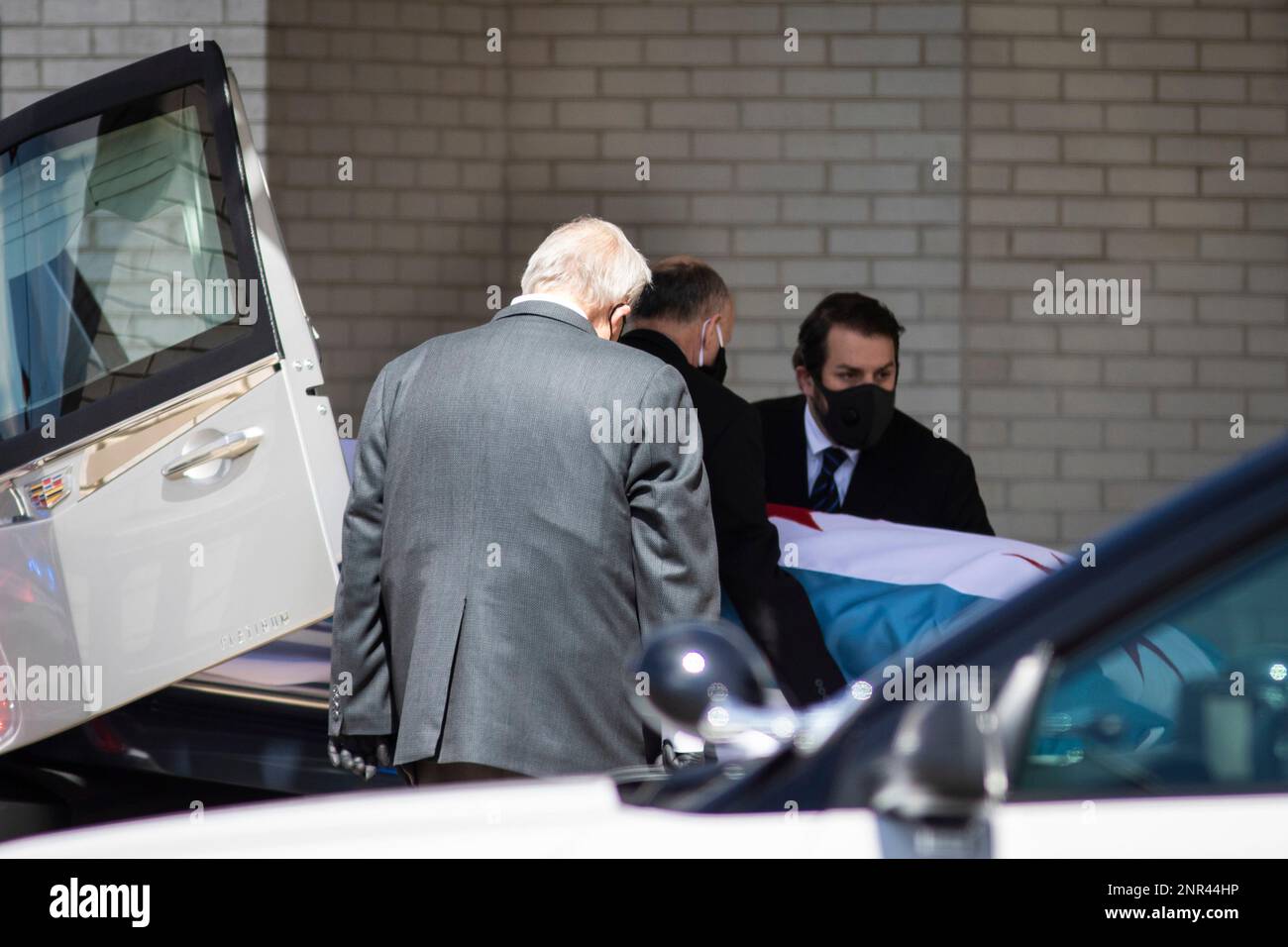 Funeral workers carry the casket to the hearse for Chicago Police ...