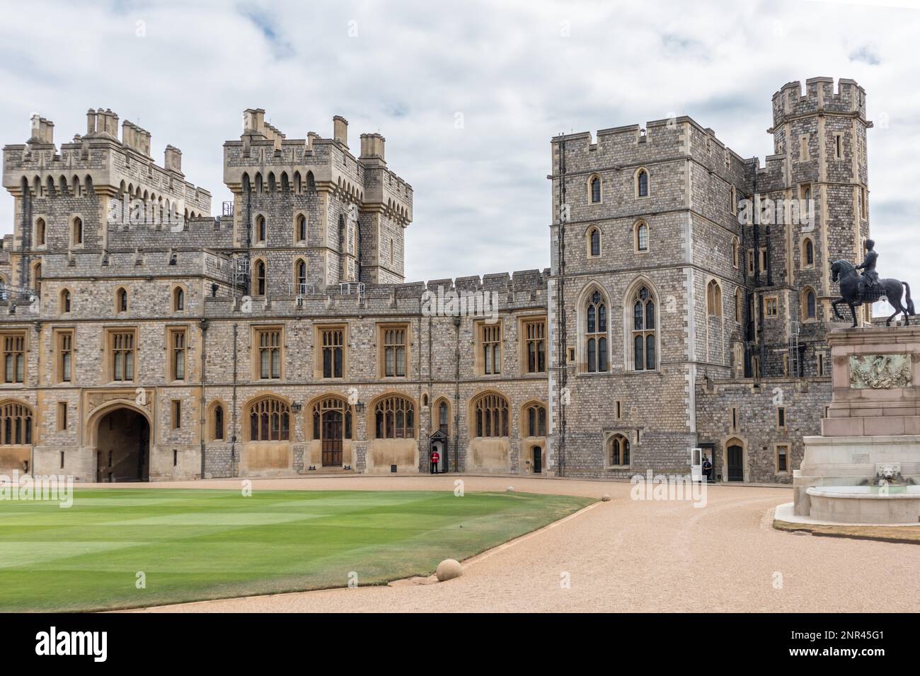 Windsor castle building work hi-res stock photography and images - Alamy