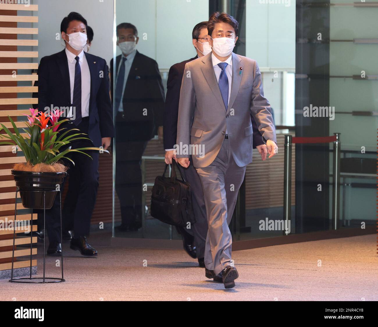 Japan's Prime Minister Shinzo Abe wearing mask arrives at prime ...