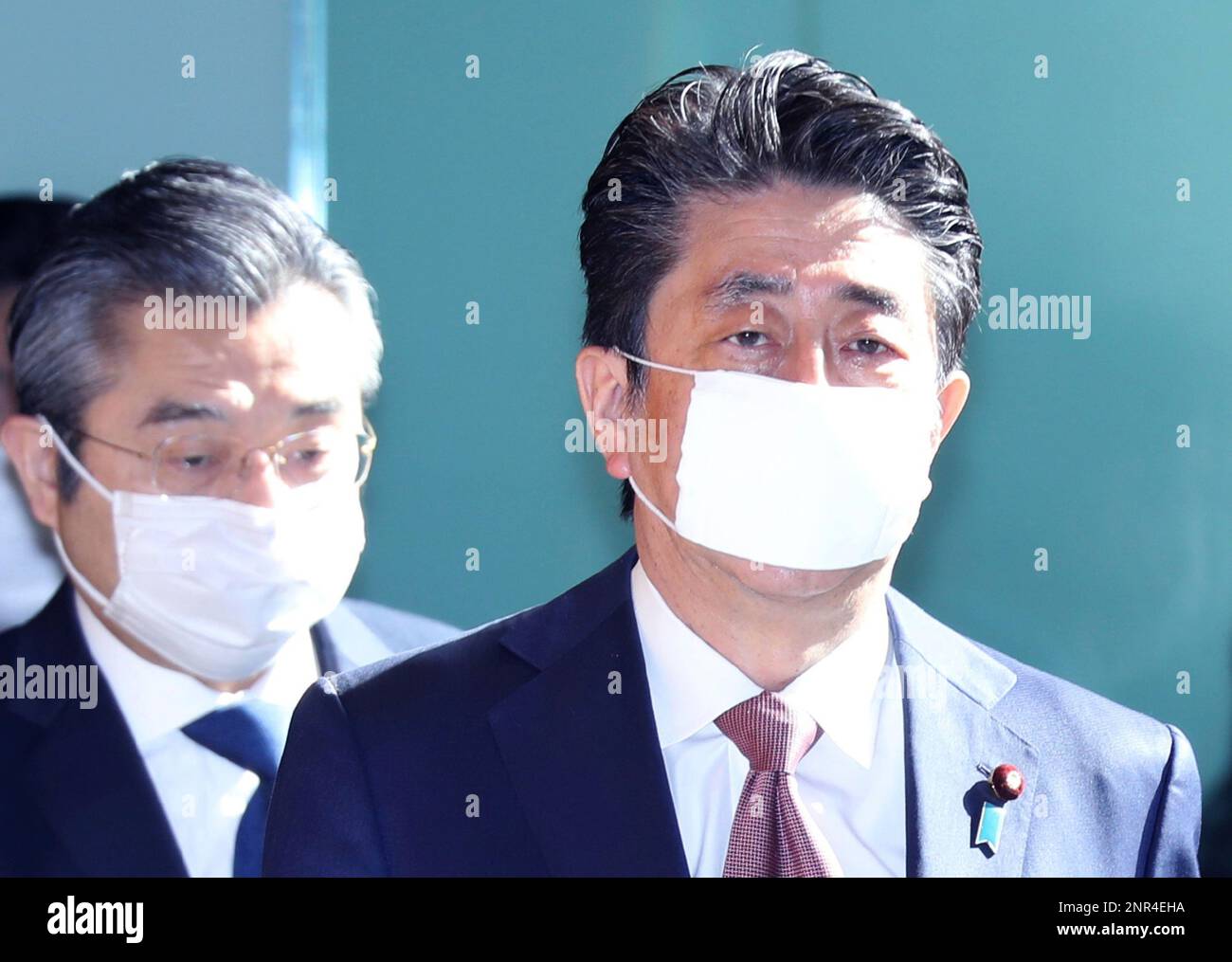 Japan's Prime Minister Shinzo Abe wearing mask arrives at prime ...