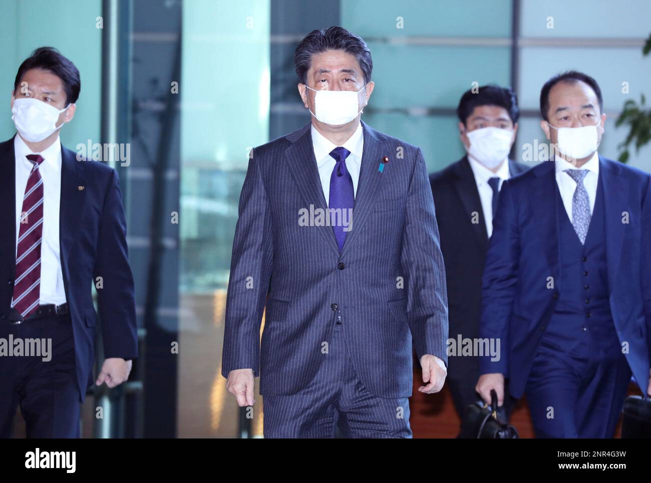 Japan's Prime Minister Shinzo Abe wearing mask arrives at prime ...