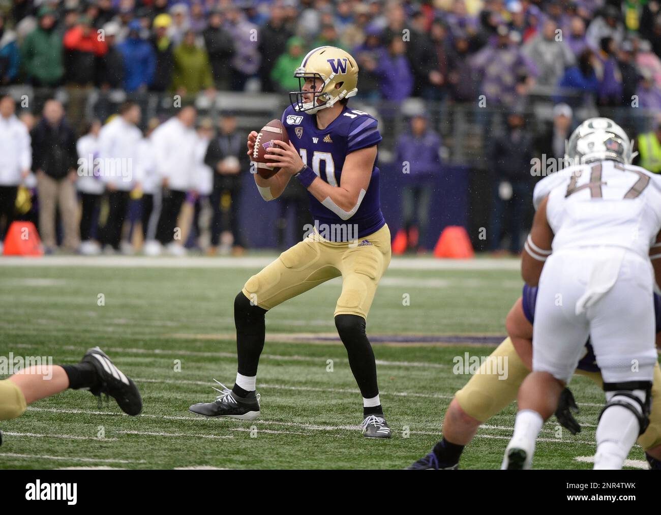 SEATTLE, WA - OCTOBER 19: Washington quarterback Jacob Eason (10) in ...
