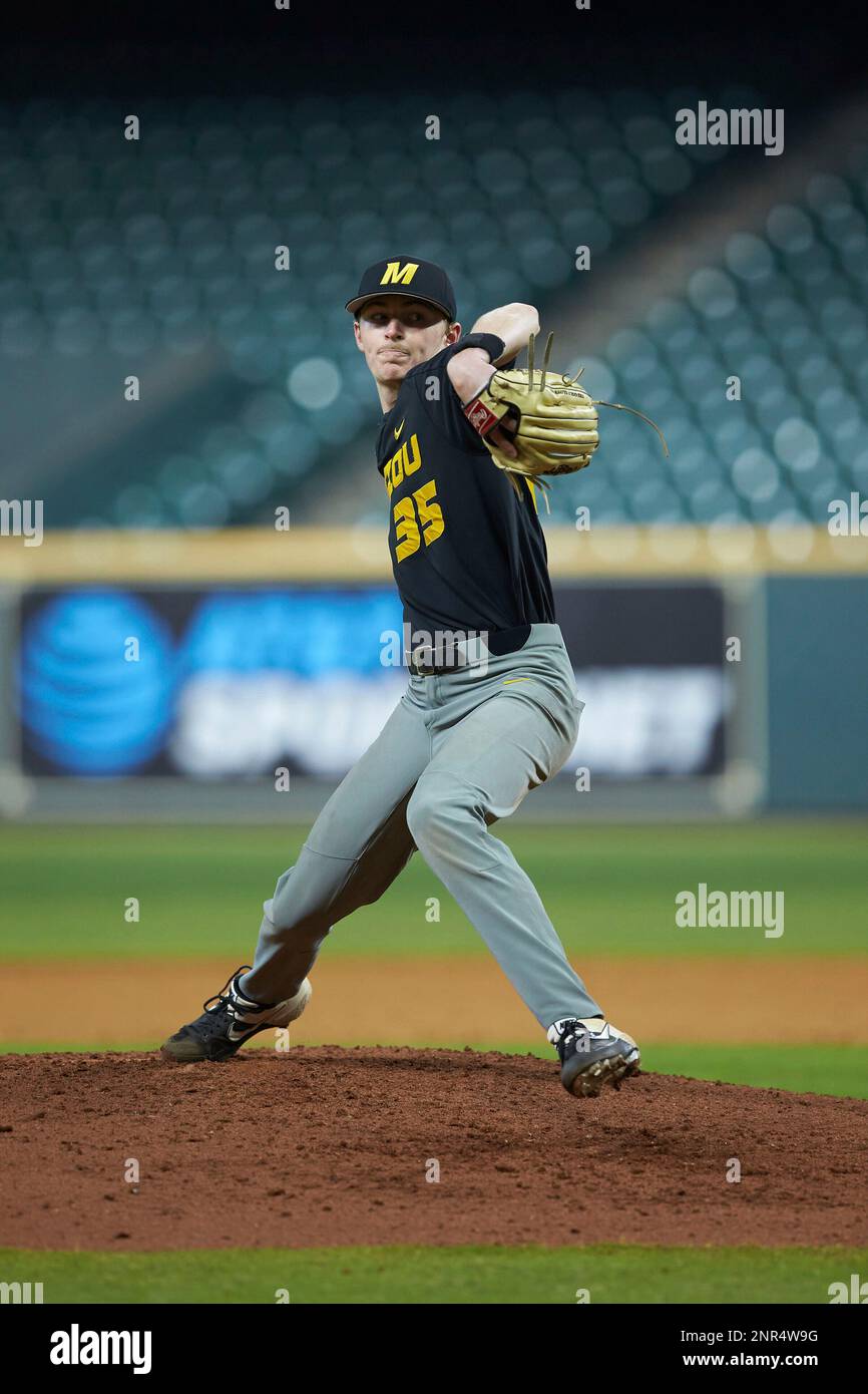 Missouri Tigers starting pitcher Spencer Miles (35) in action against ...