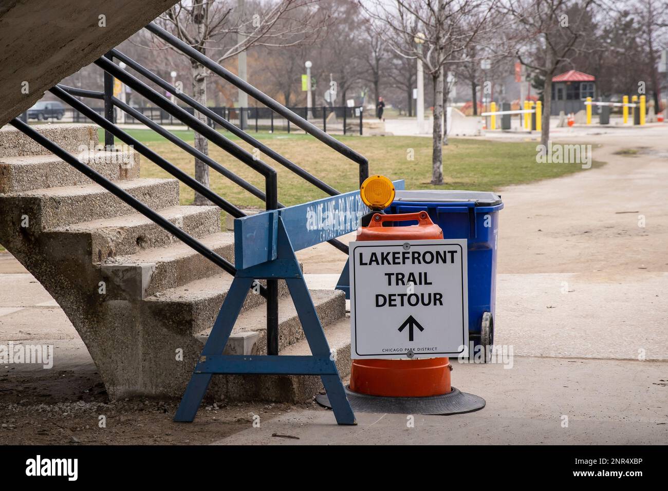 Chicago police block access to the Lake Shore Drive pedestrian bridge ...