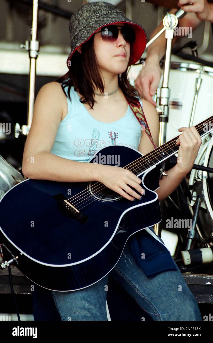 NEW YORK, NY - 2002: Actress and singer Michelle Branch performs ...