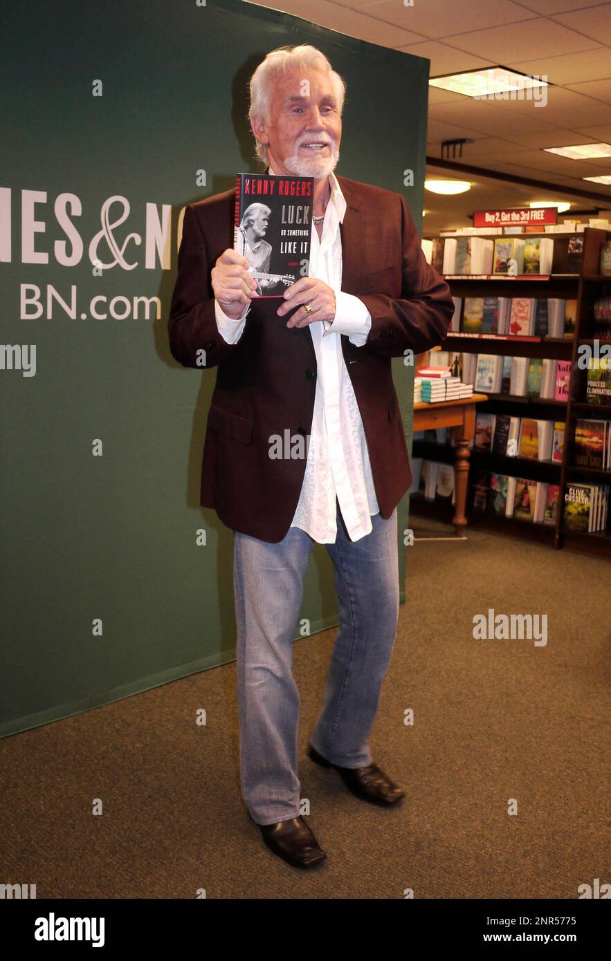 Photo by: John Mantel/STAR MAX/IPx 2020 3/21/10 Kenny Rogers has passed ...