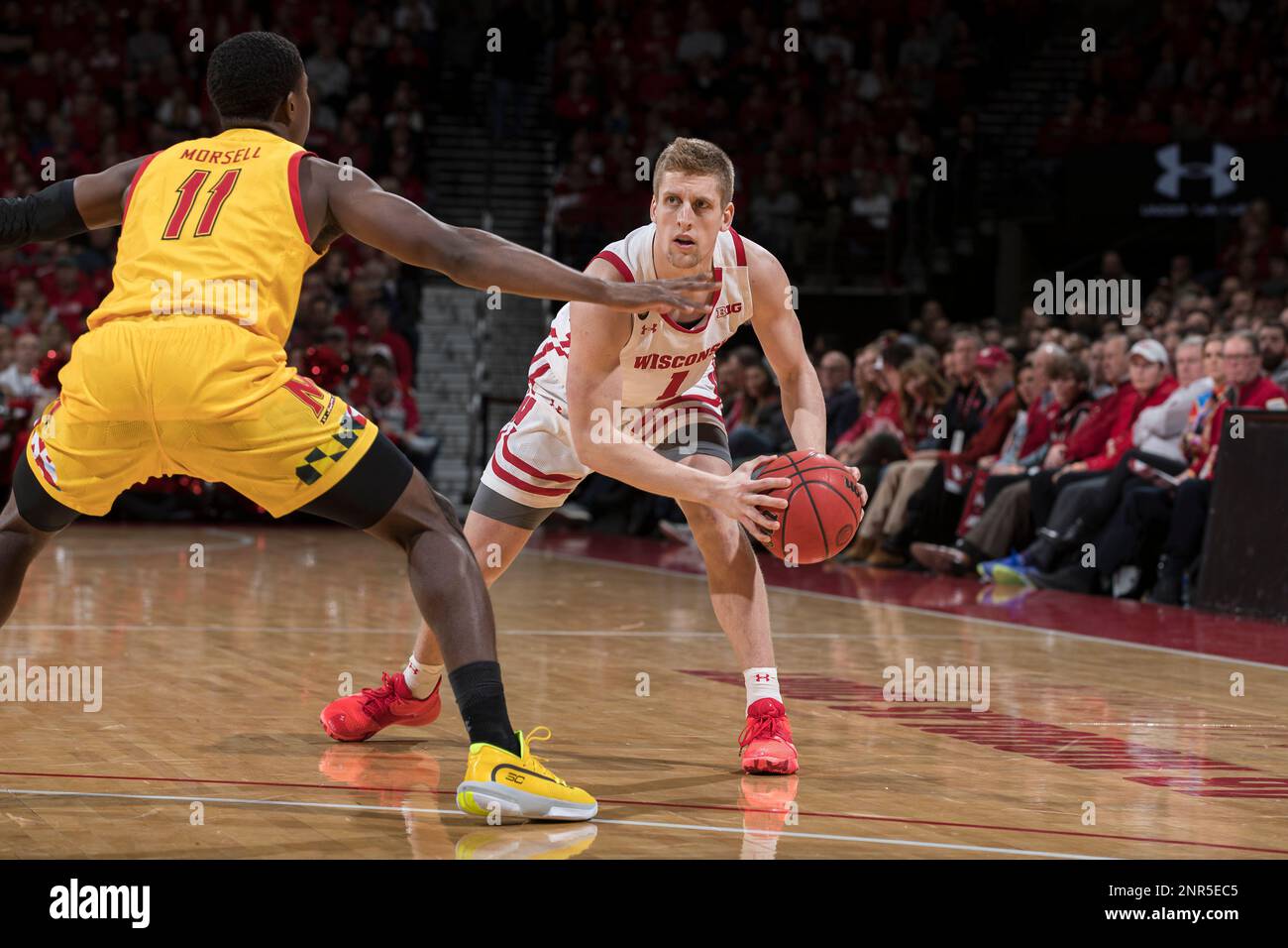 Wisconsin Badgers guard Brevin Pritzl (1) handles the ball during an ...