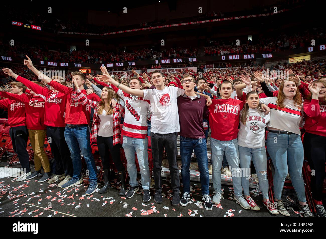 Wisconsin Badger fans sing Varsity during an NCAA Big Ten Conference ...
