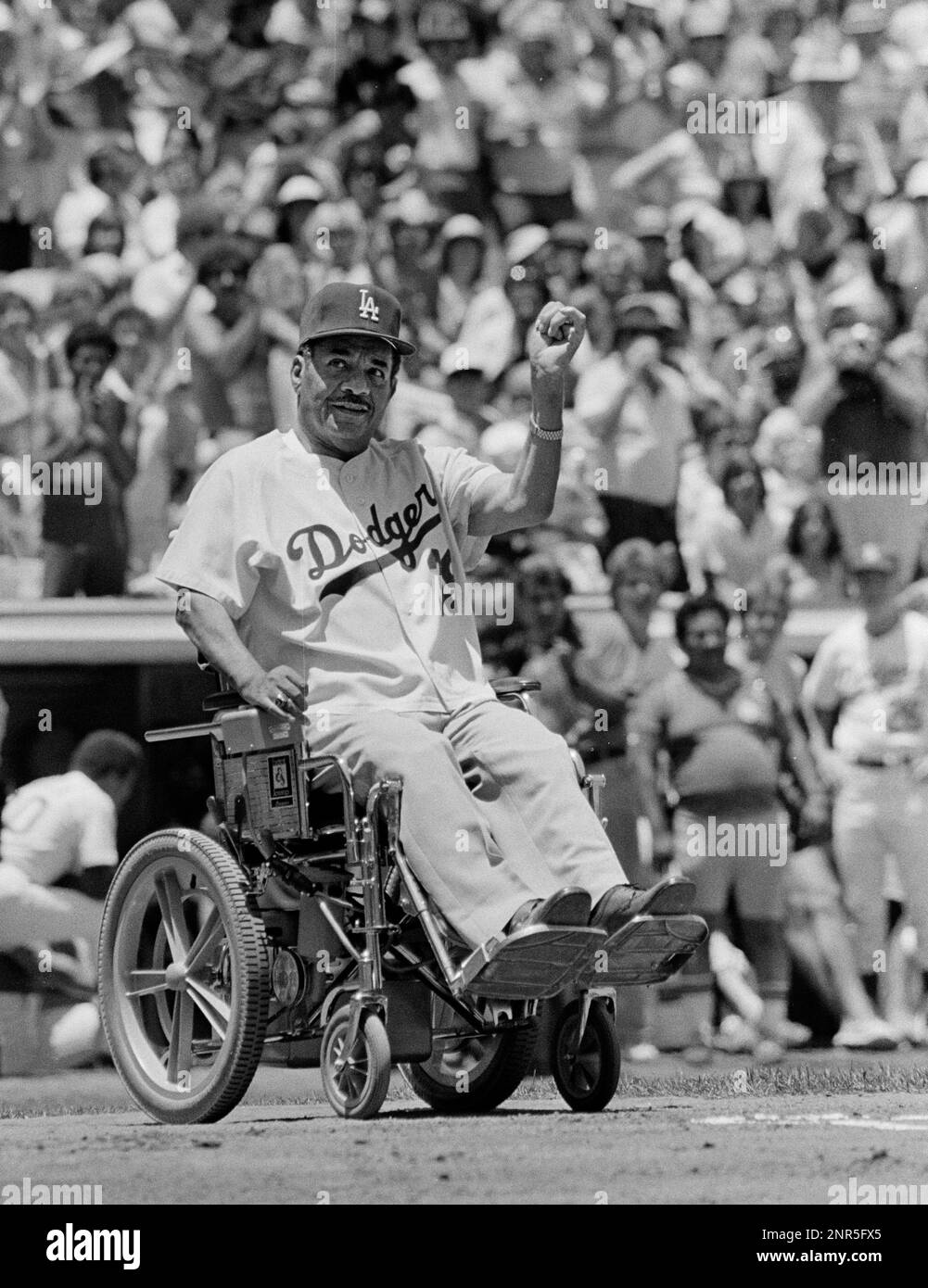 Hall of Fame catcher Roy Campanella waves to the crowd at Dodger ...