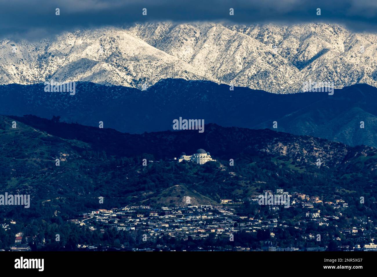 Snowfall and clouds on the San Gabriel Mountains above Los Angeles ...