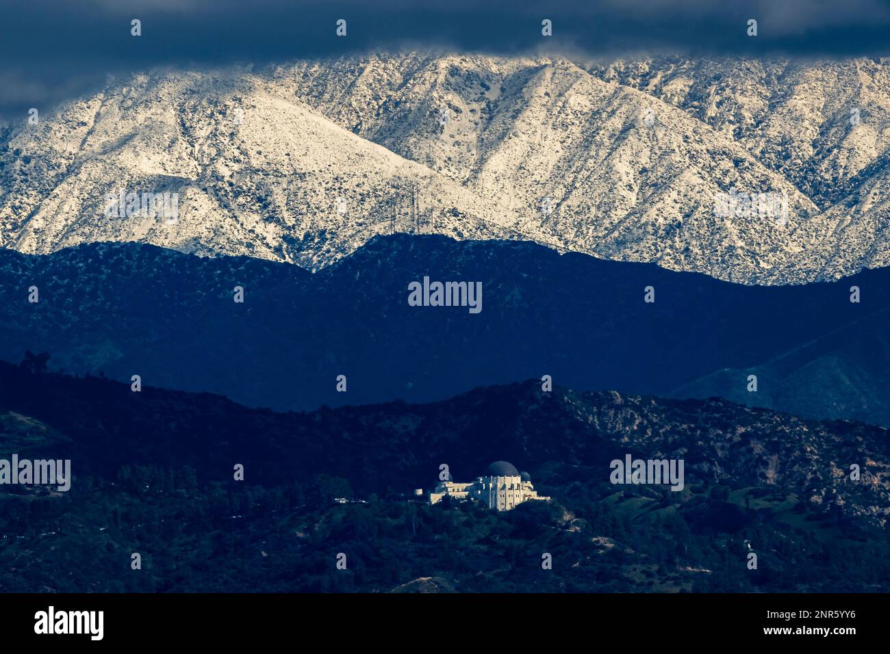 Snowfall and clouds on the San Gabriel Mountains above Los Angeles ...